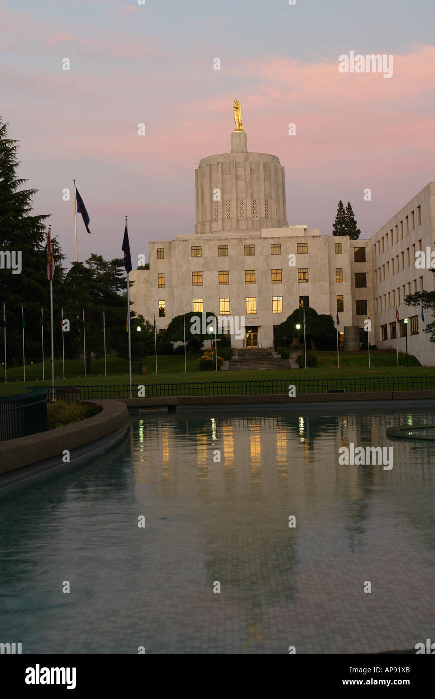 Oregon state capital building hi-res stock photography and images - Alamy
