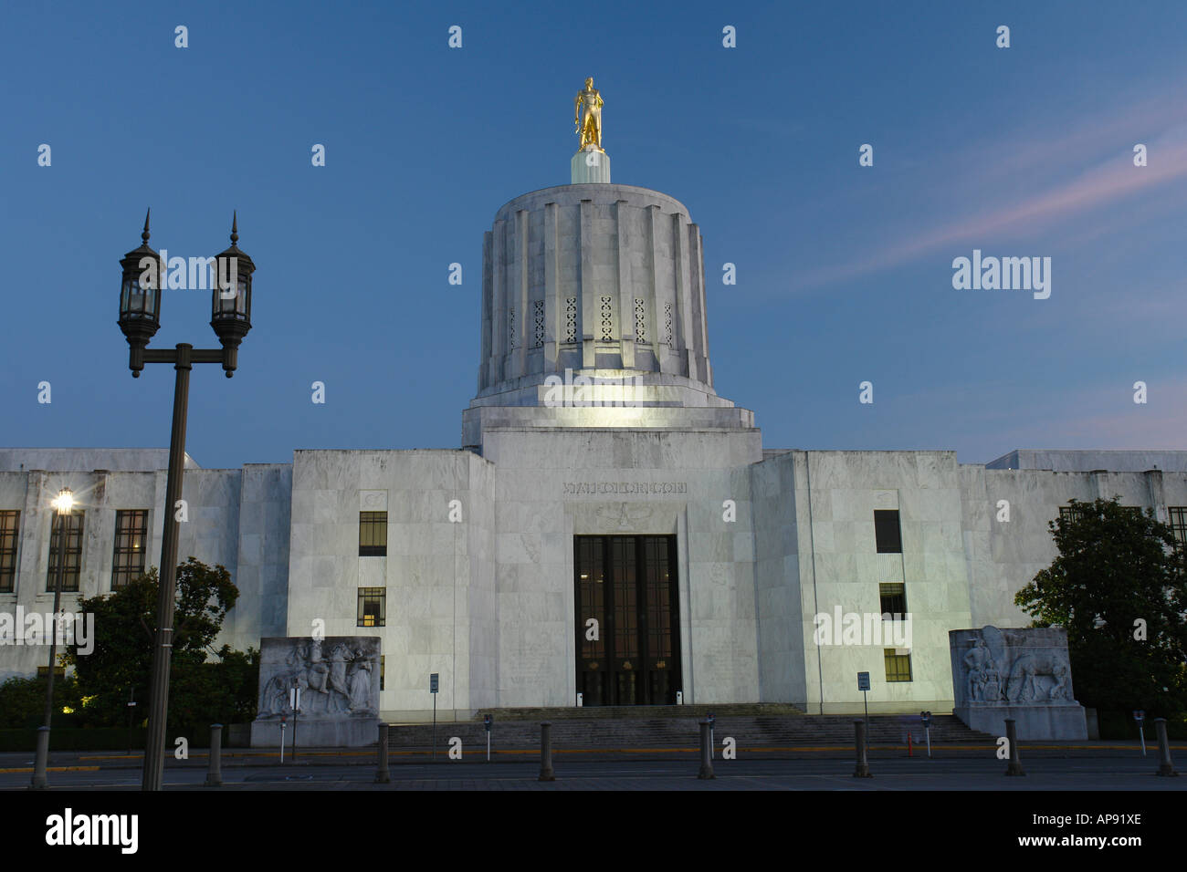 Salem oregon capitol building exterior hi-res stock photography and ...