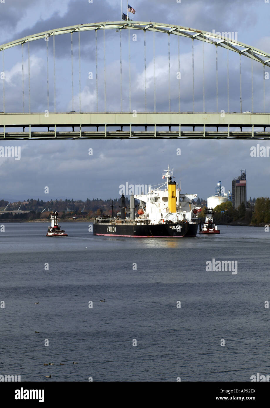 Fremont bridge in portland oregon hi-res stock photography and images ...