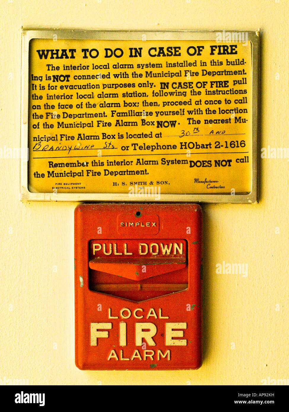 Vintage fire alarm hi-res stock photography and images - Alamy