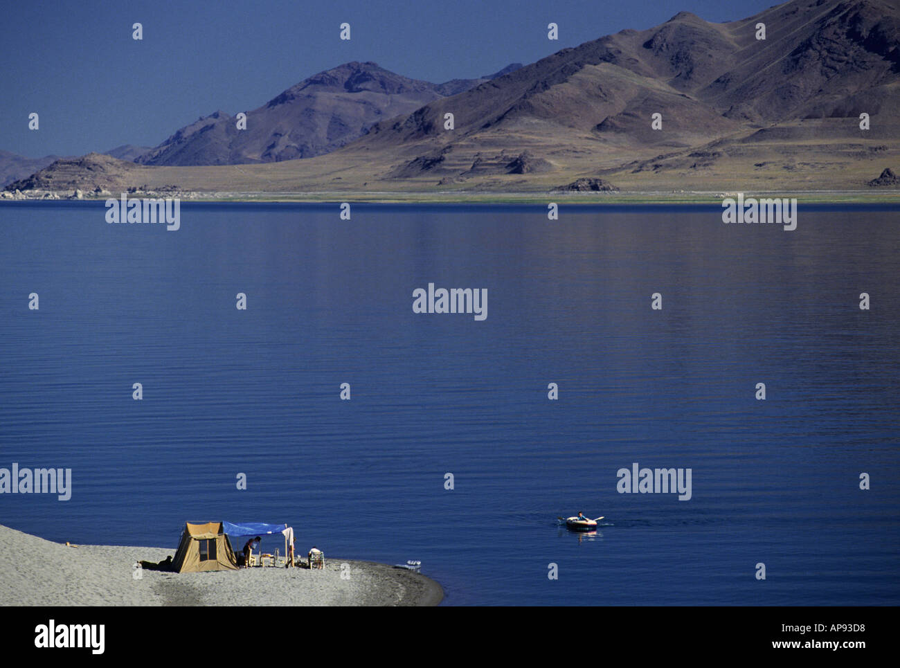 Nevada Pyramid Lake family camping near shore Stock Photo - Alamy