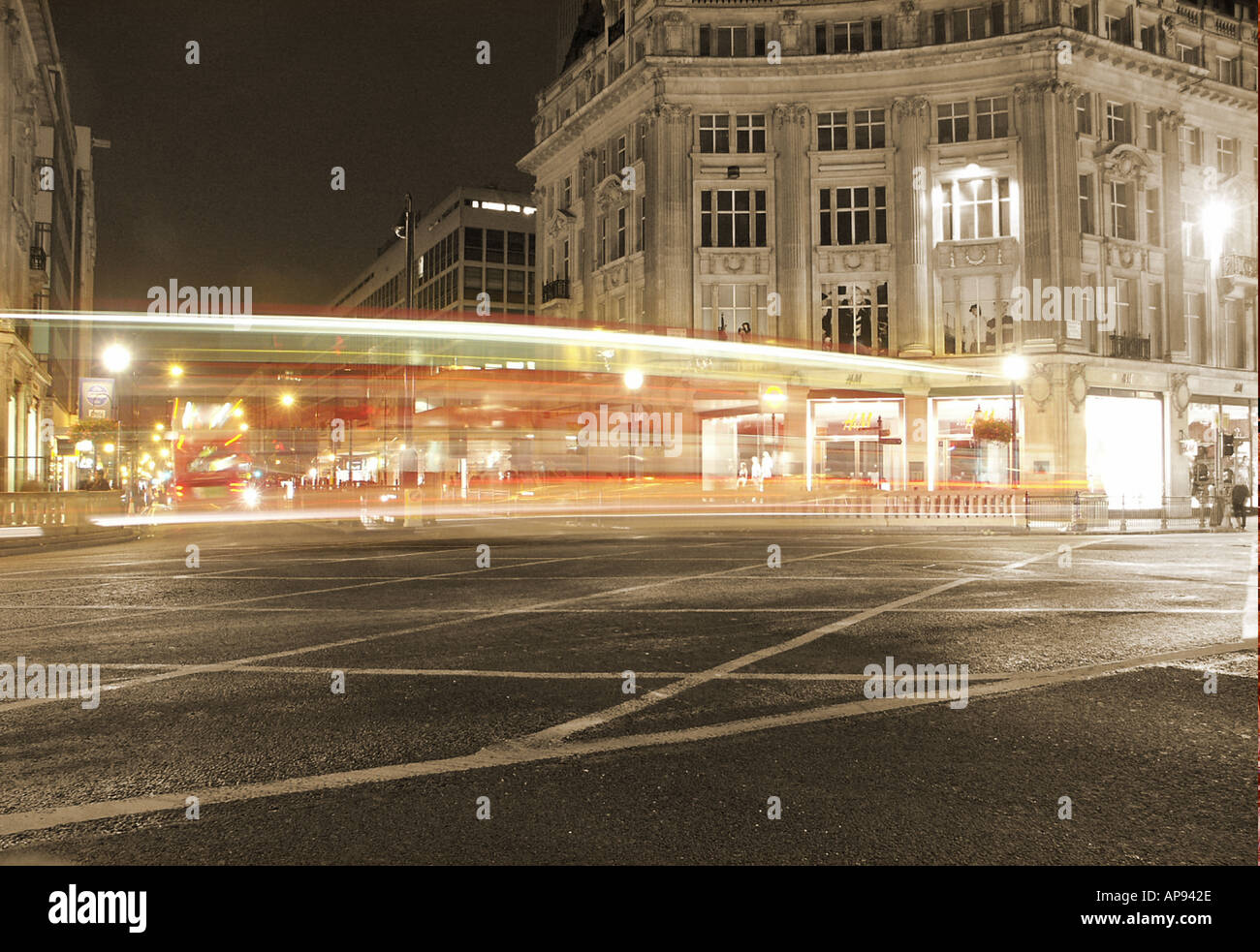 London oxford street crossroads hi-res stock photography and images - Alamy
