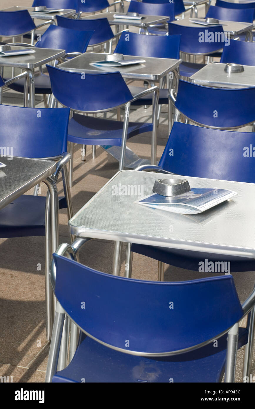 Silver tables hi-res stock photography and images - Alamy