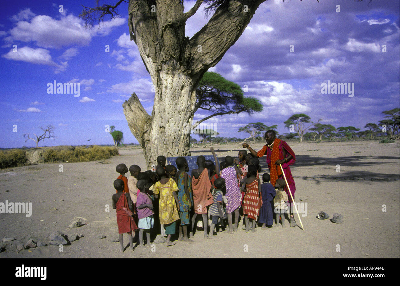 Maasai elder teaching children Kenya Stock Photo - Alamy