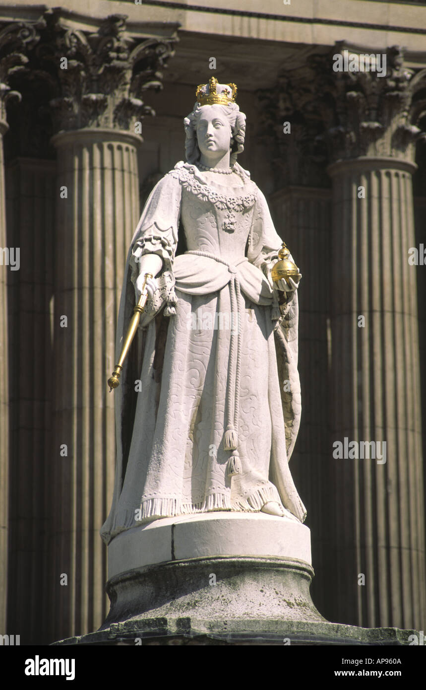 Queen Anne Statue, St Paul's Cathedral, London, UK Stock Photo - Alamy