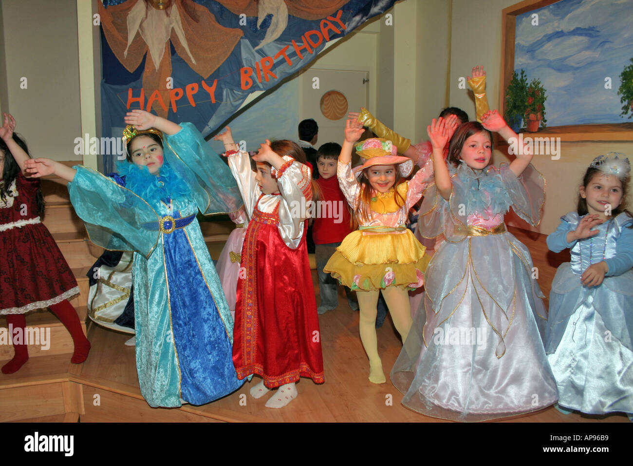 Kids fancy dress hi-res stock photography and images - Alamy