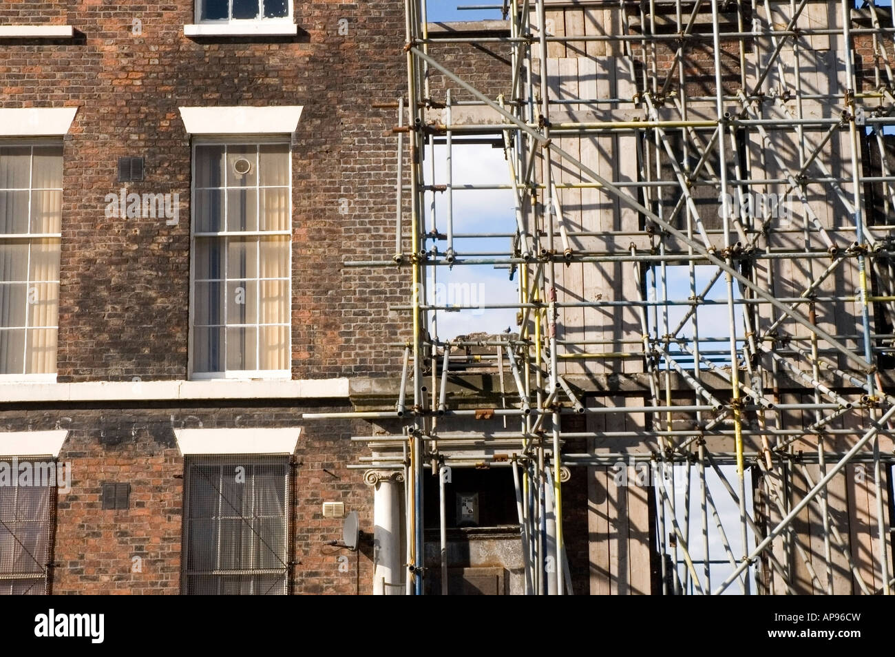 Scaffold scaffolding building house hi-res stock photography and images ...