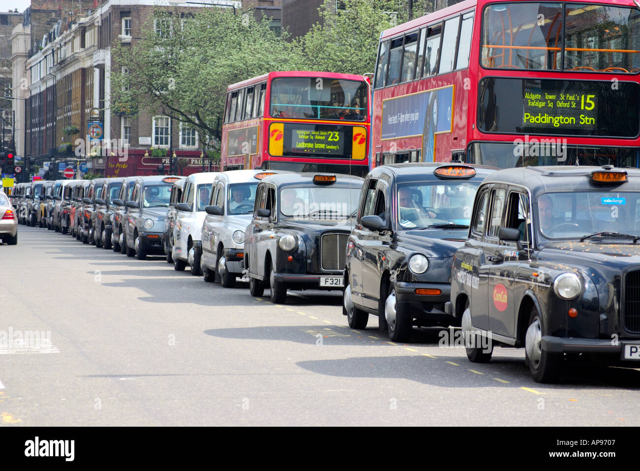 Paddington black cabs hi-res stock photography and images - Alamy