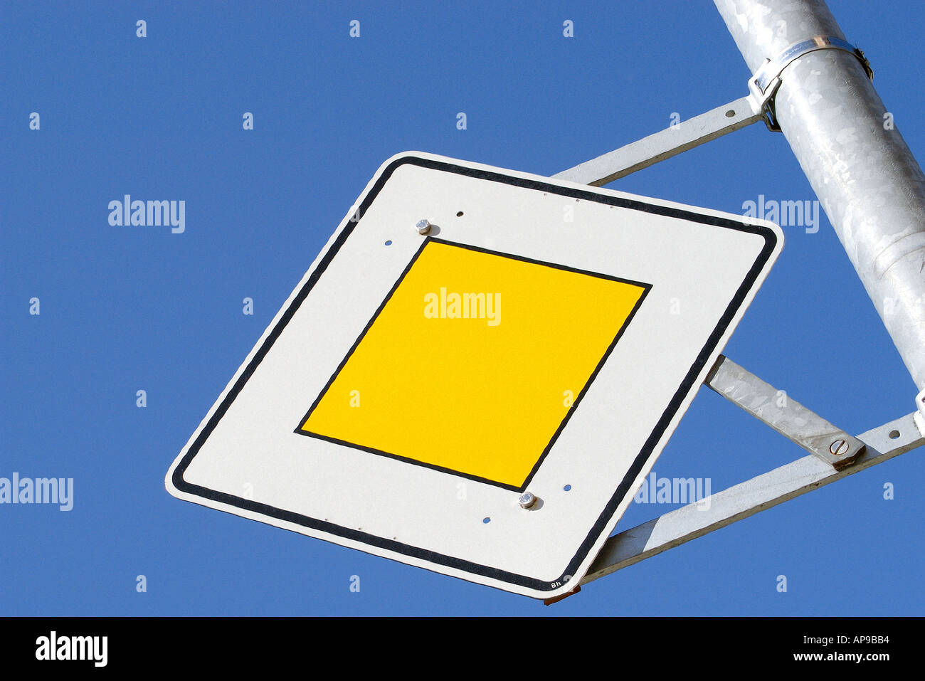 Traffic sign right of way Stock Photo - Alamy