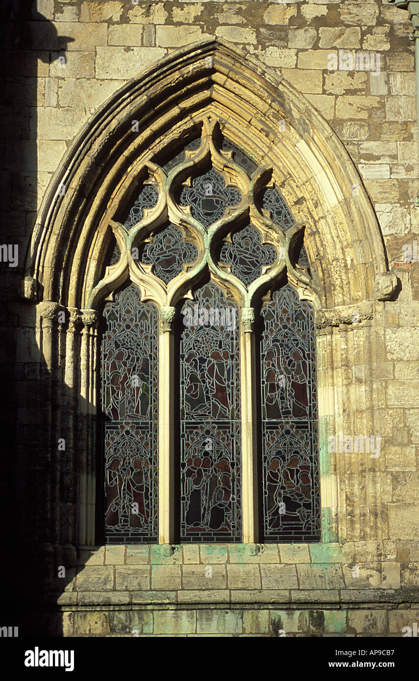 Reticulated tracery church window hi-res stock photography and images ...