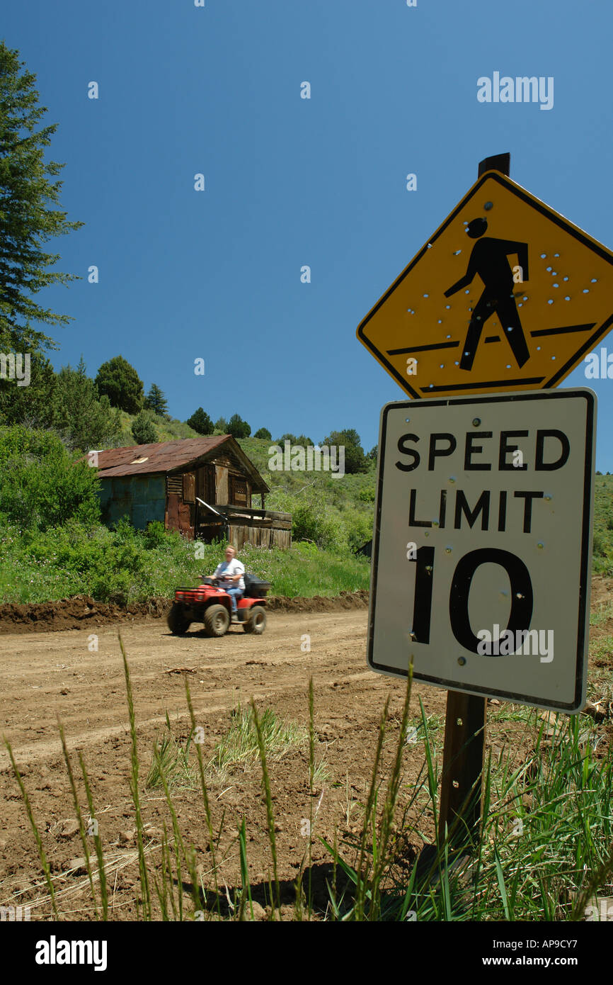 10 miles per hour sign hi-res stock photography and images - Alamy
