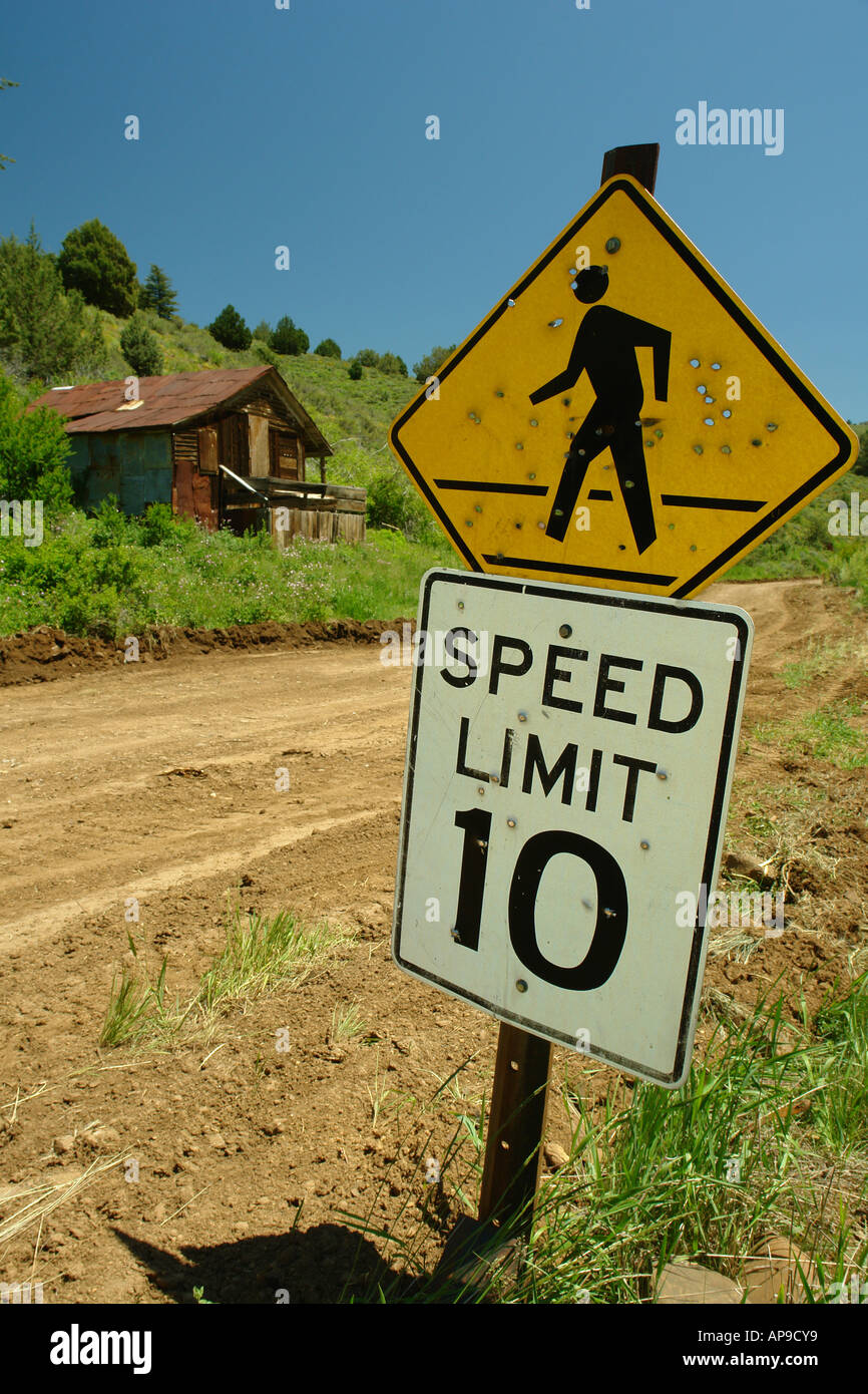 10 miles per hour sign hi-res stock photography and images - Alamy