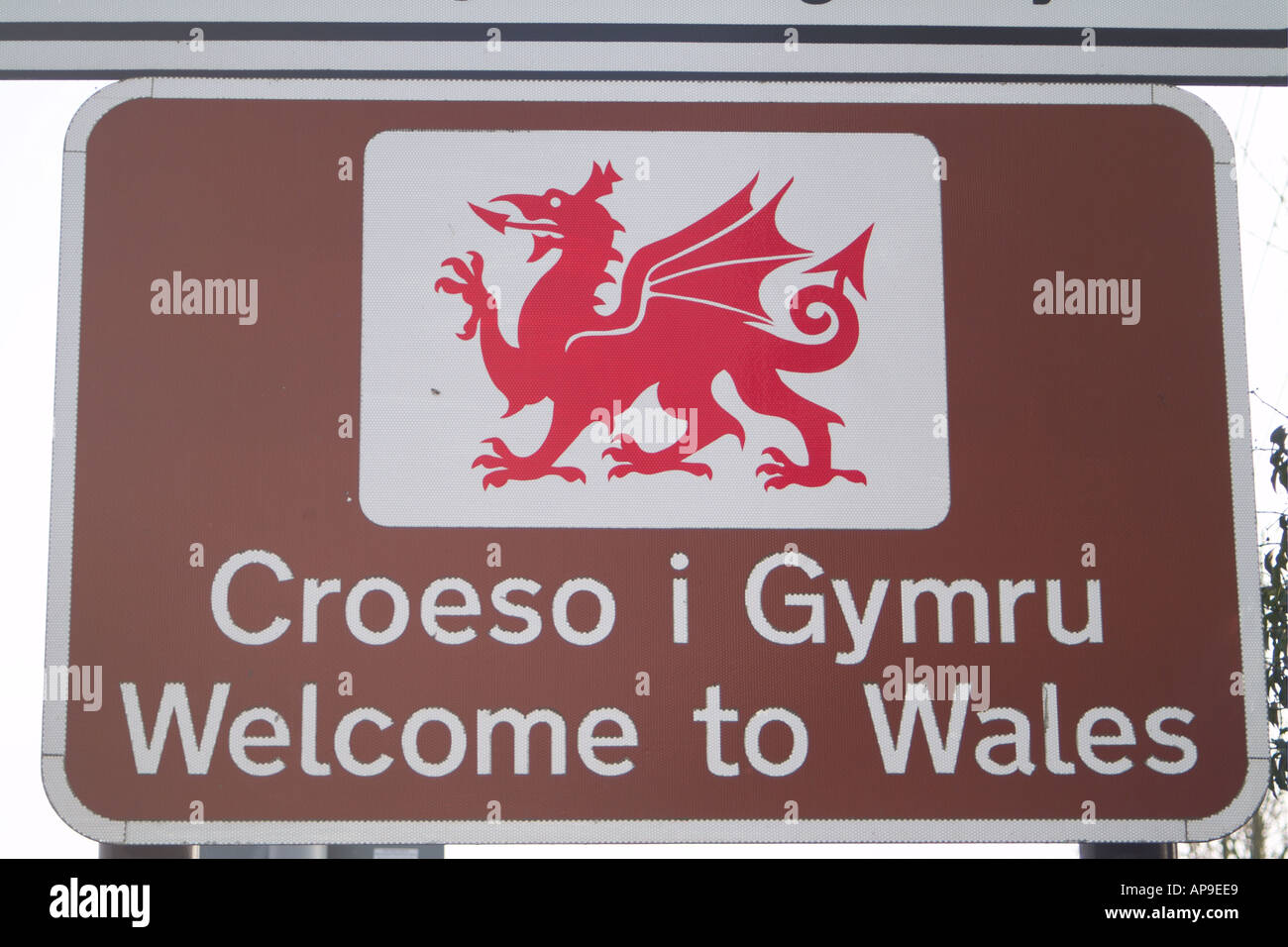 Welsh dragon road sign hi-res stock photography and images - Alamy