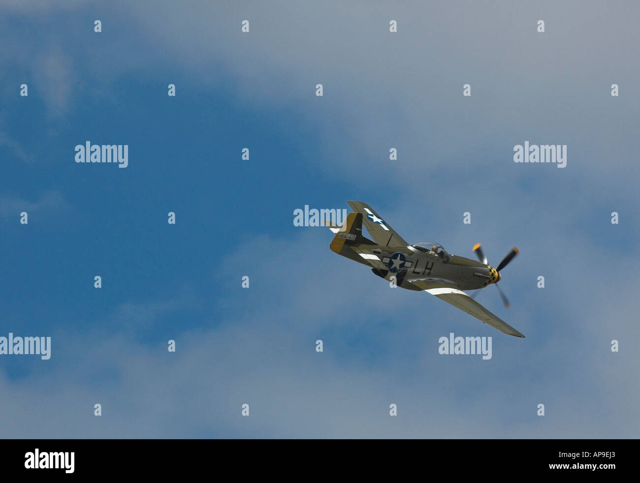 P51 Mustang performing aerobatic routine Stock Photo - Alamy