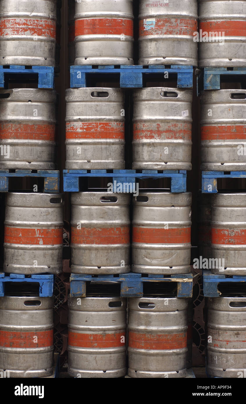 Beer keg youngs hi-res stock photography and images - Alamy