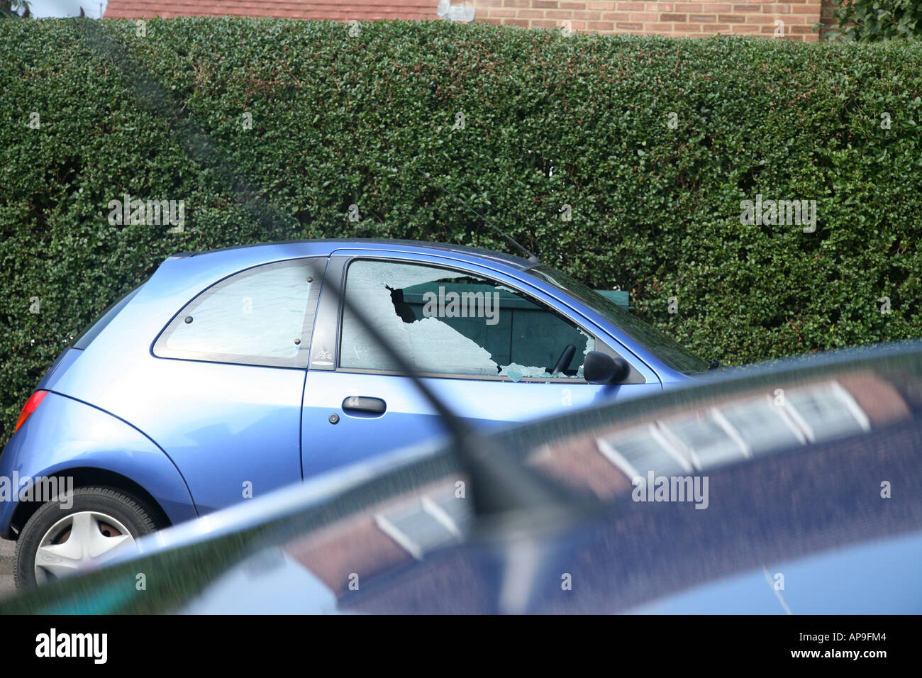 Smashed window on car Stock Photo - Alamy
