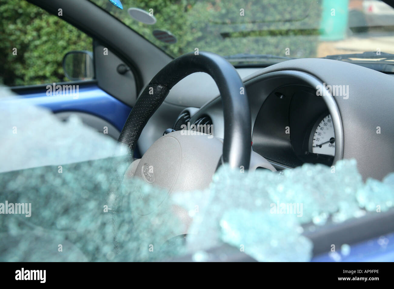 Smashed window on car Stock Photo - Alamy