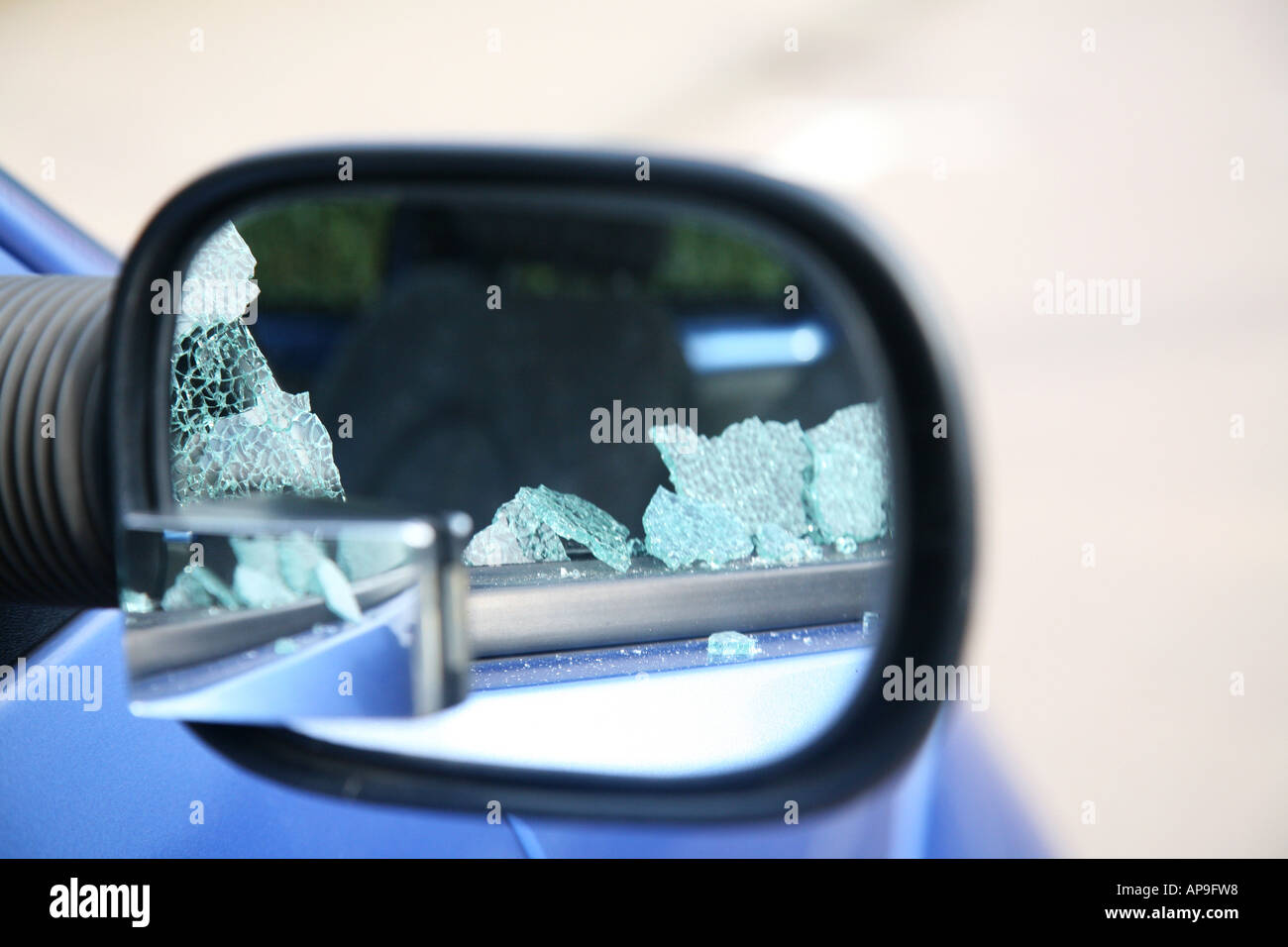 Smashed window on car Stock Photo - Alamy