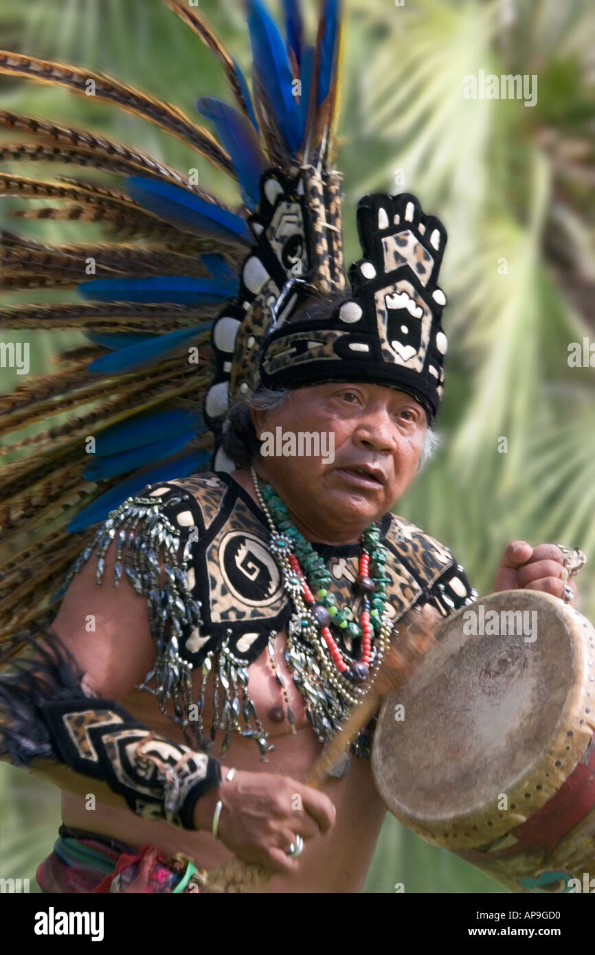 Feathered regalia hi-res stock photography and images - Alamy