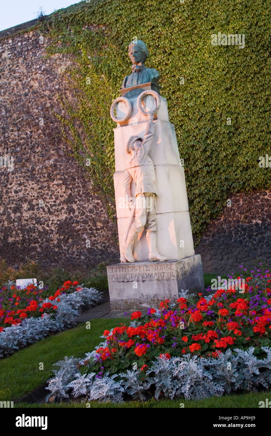 Edith cavell statue norwich hi-res stock photography and images - Alamy