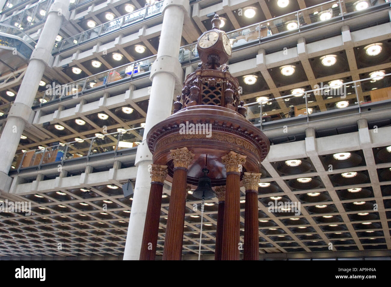 Lloyd's of london building lutine bell hi-res stock photography and ...
