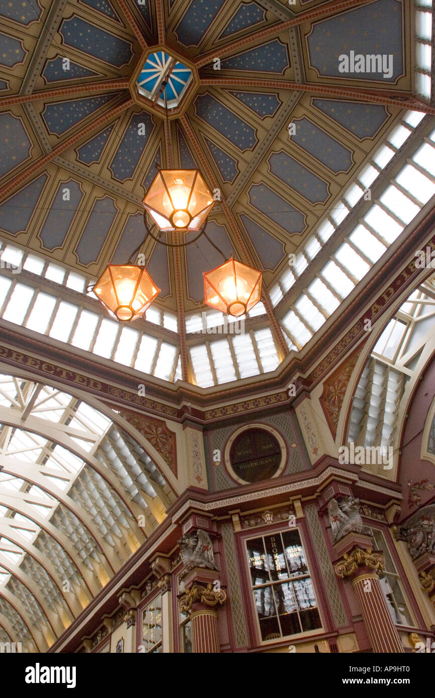 Market in the city hi-res stock photography and images - Alamy