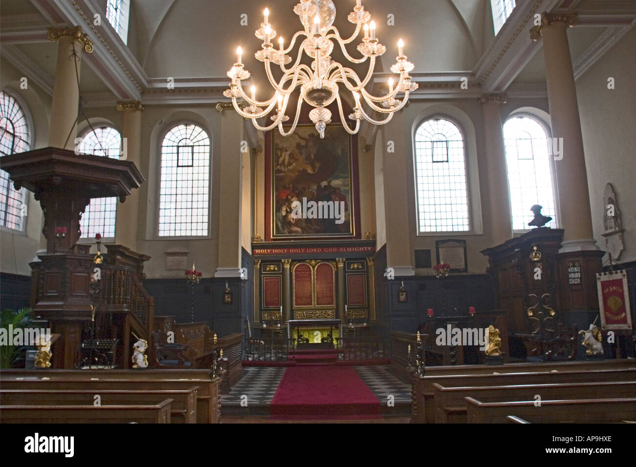 Interior of st james garlickhythe church hi-res stock photography and ...