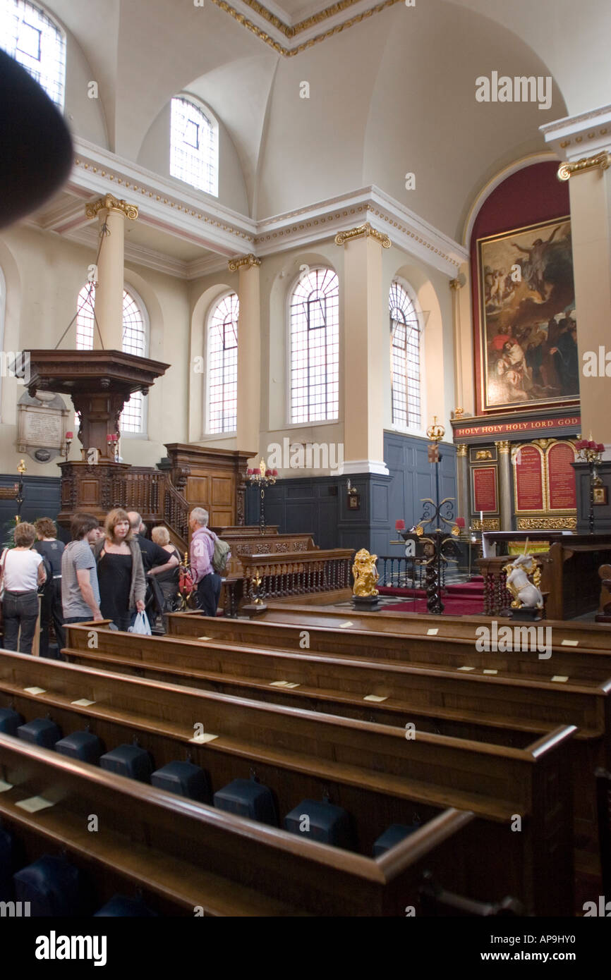 Interior of st james garlickhythe church hi-res stock photography and ...
