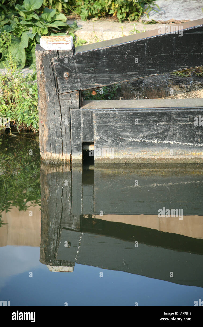 Wooden lock gate with reflection in the canal Stock Photo - Alamy