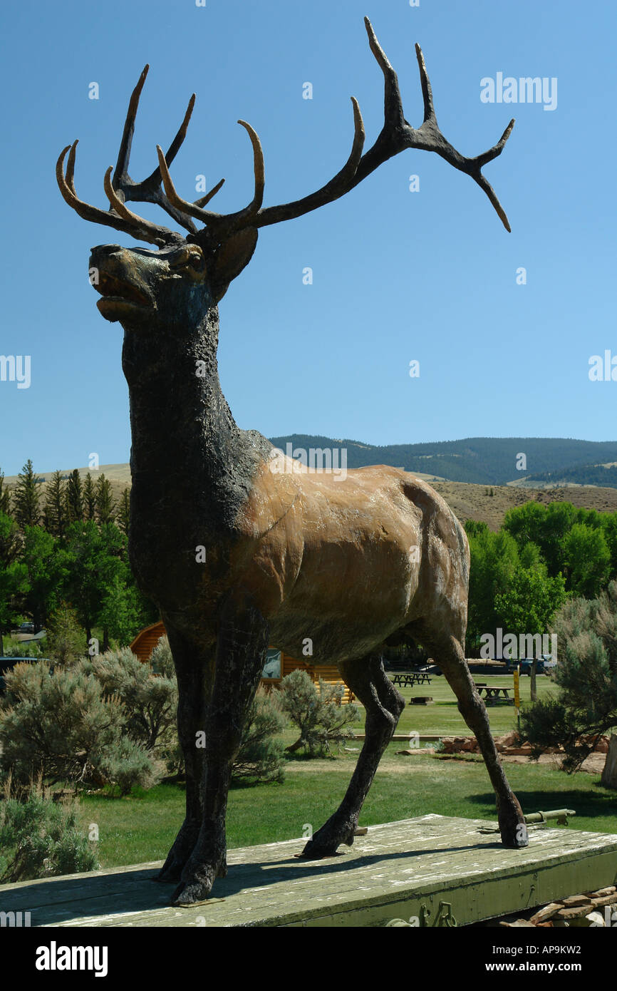 Bull elk statue hi-res stock photography and images - Alamy