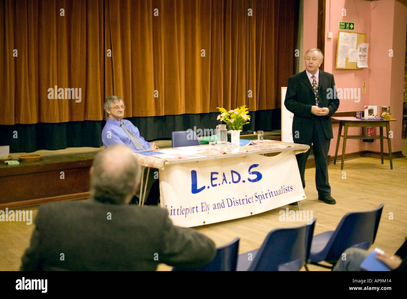Spiritualist meeting hi-res stock photography and images - Alamy