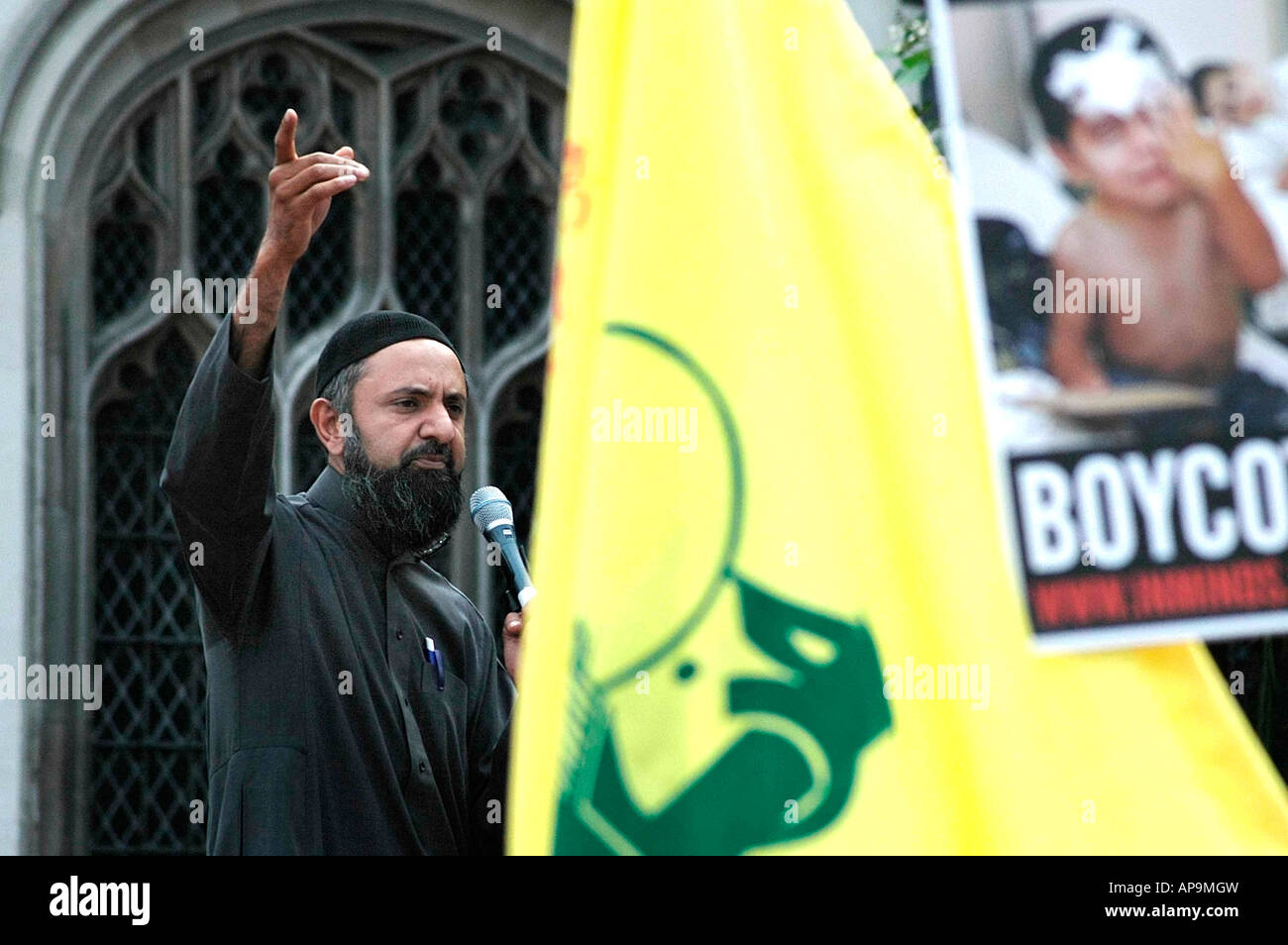 Ismail Patel - Friend of the Al Aqsa Mosuqe deliver a speech , in ...