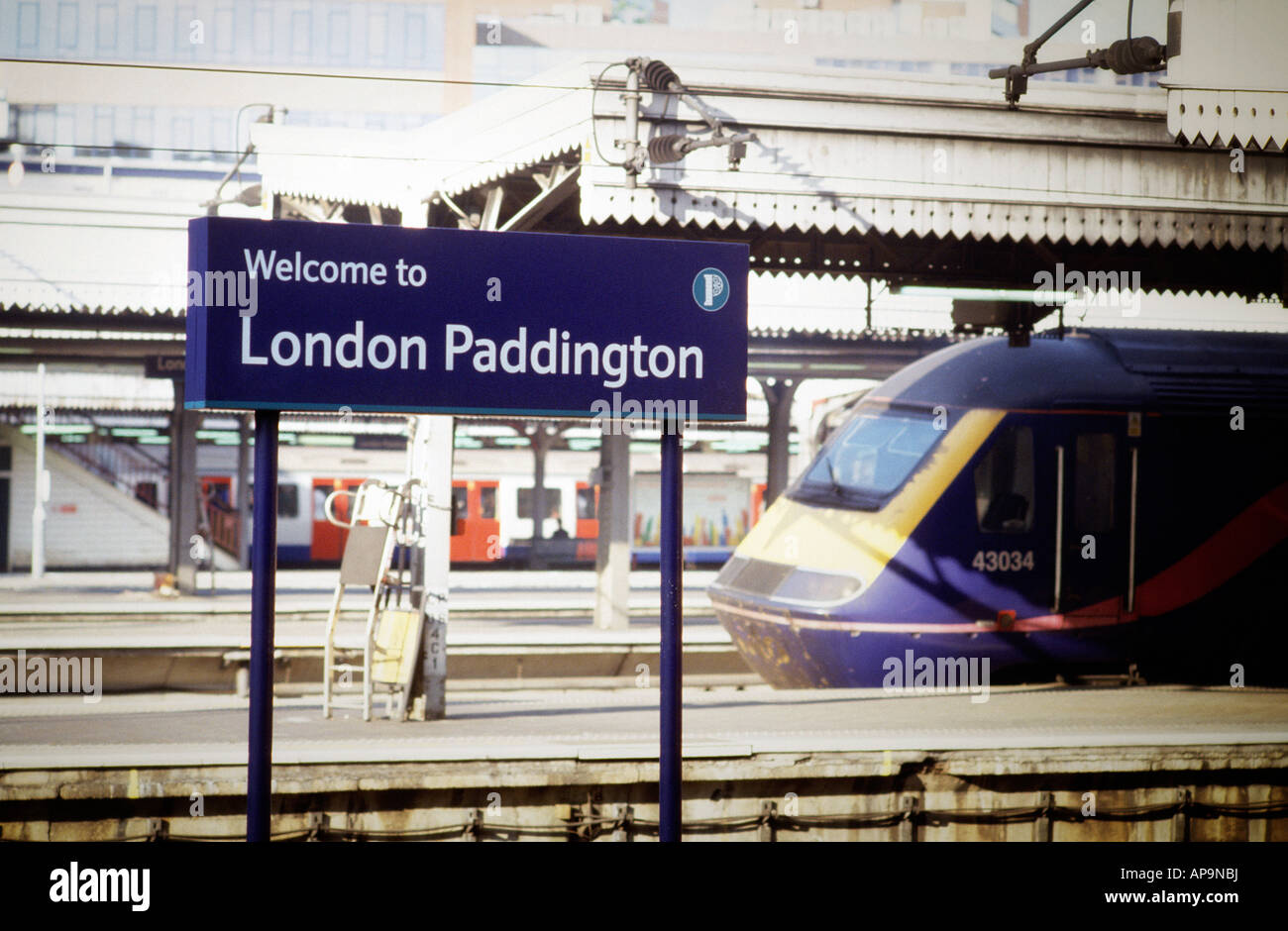 platform sign and train at London Paddington train station Stock Photo ...