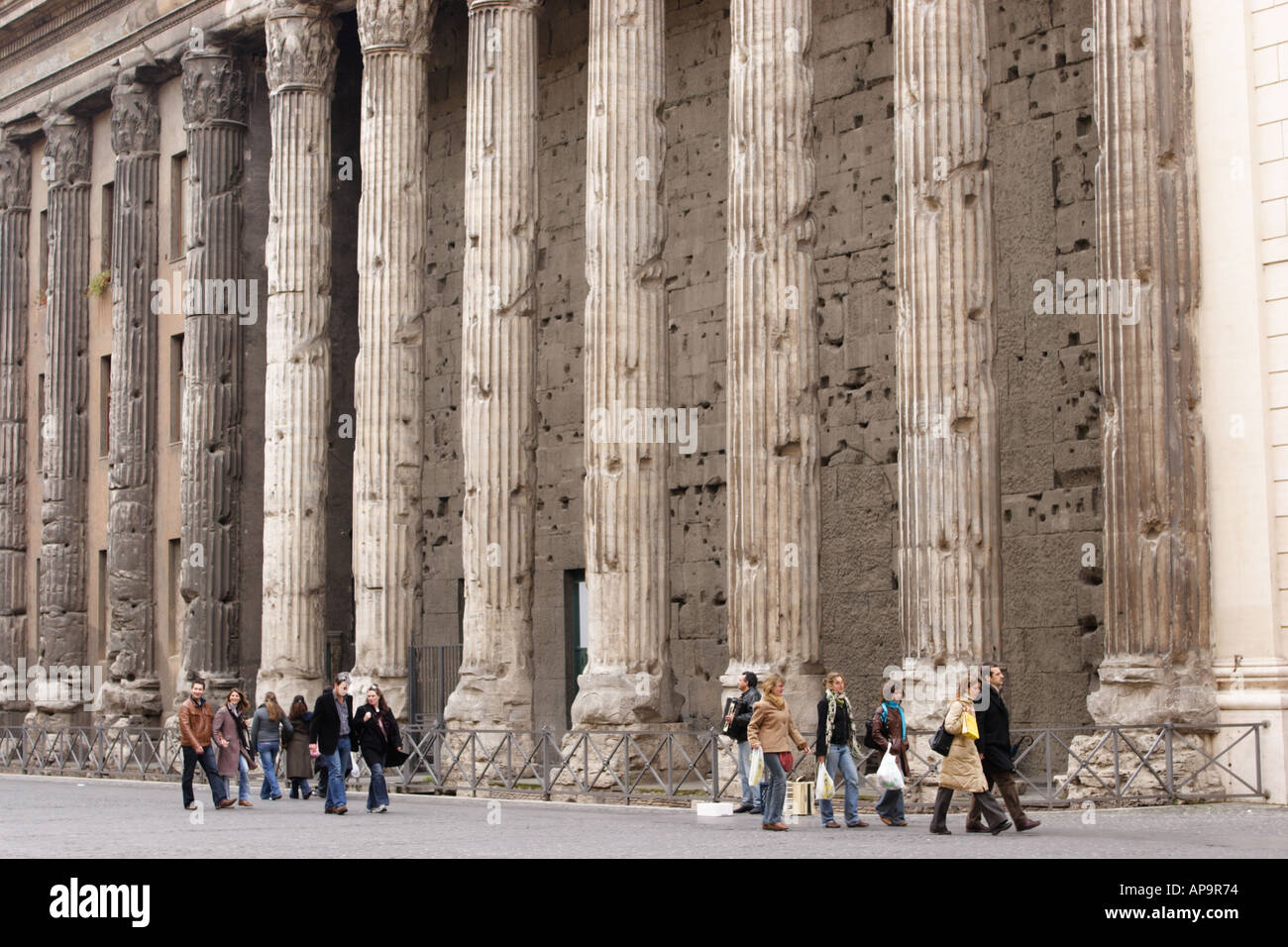 Hadrian's Temple which houses Rome Stock Exchange Piazza Di Pietra Rome ...