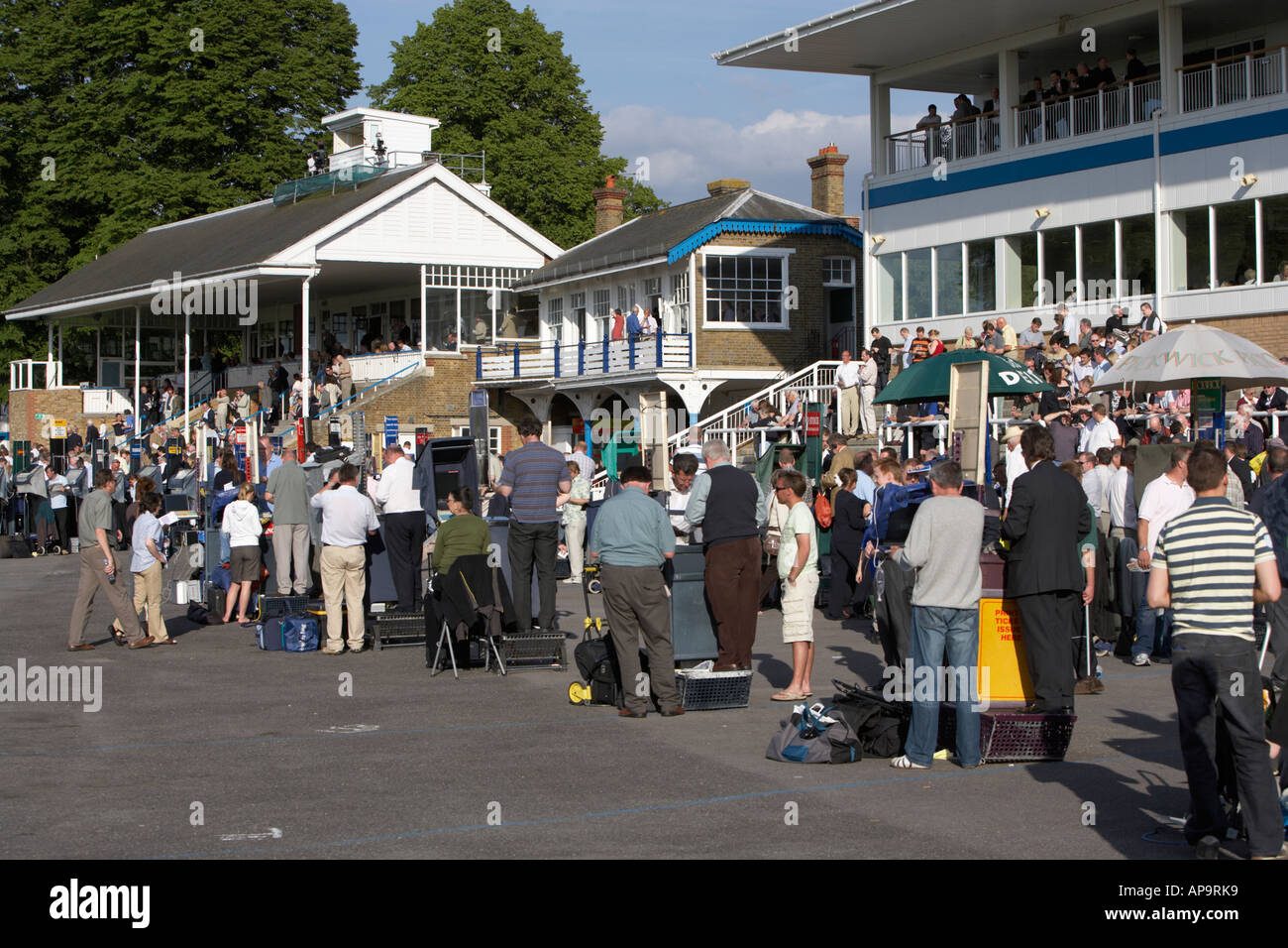 Windsor racecourse hi-res stock photography and images - Alamy