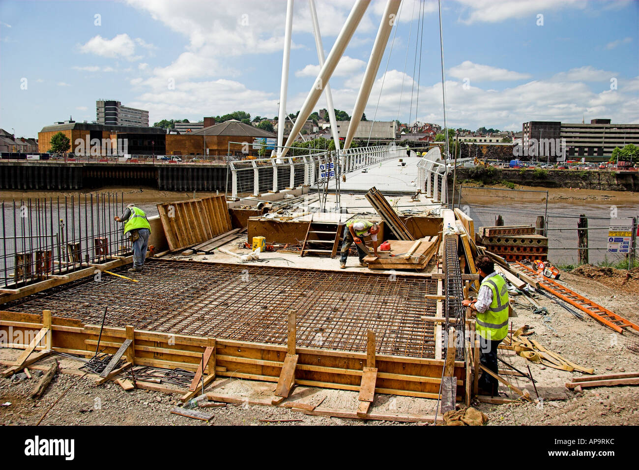 Foot bridge over river hi-res stock photography and images - Alamy