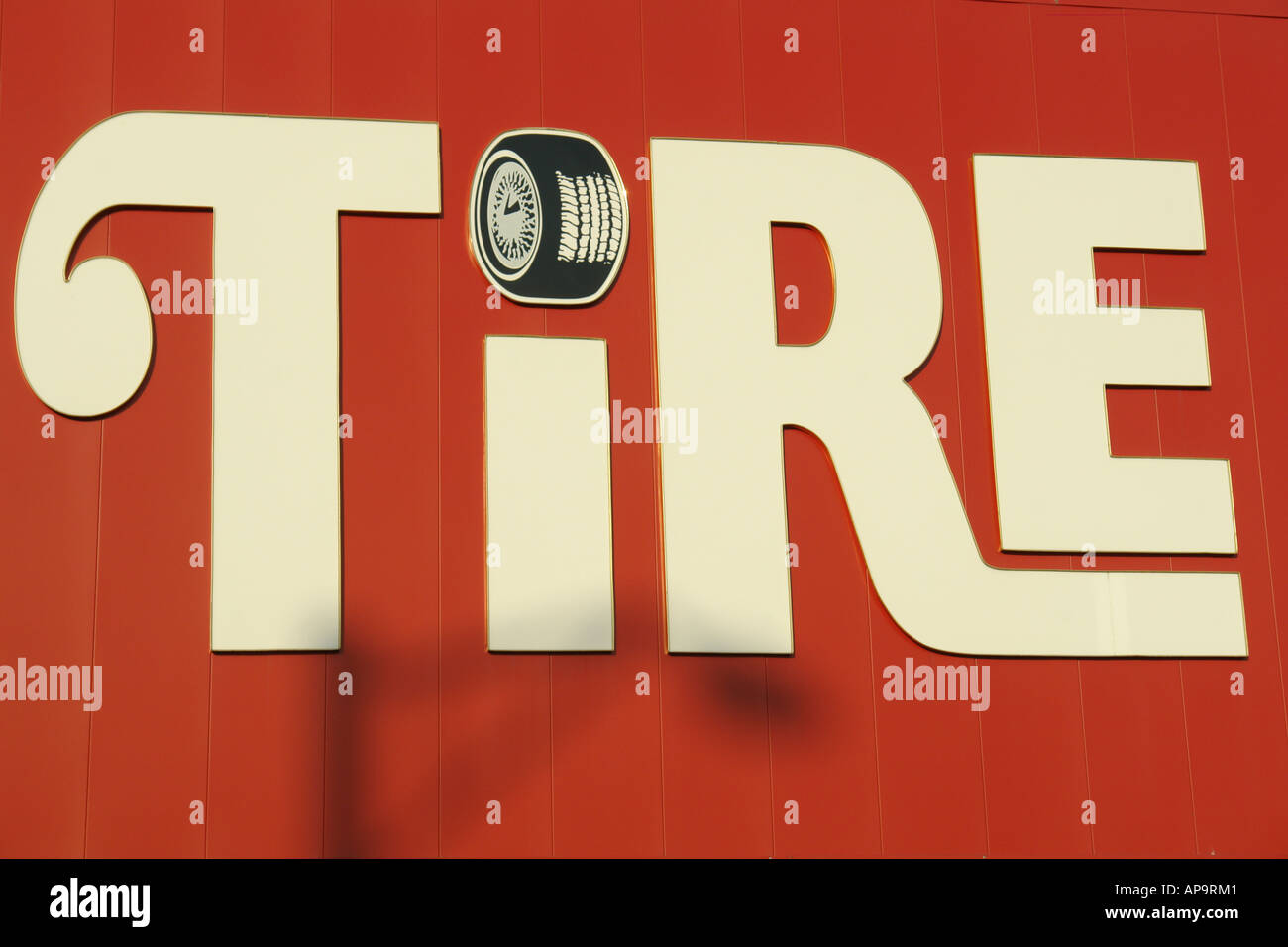 Tire barn sign hi-res stock photography and images - Alamy