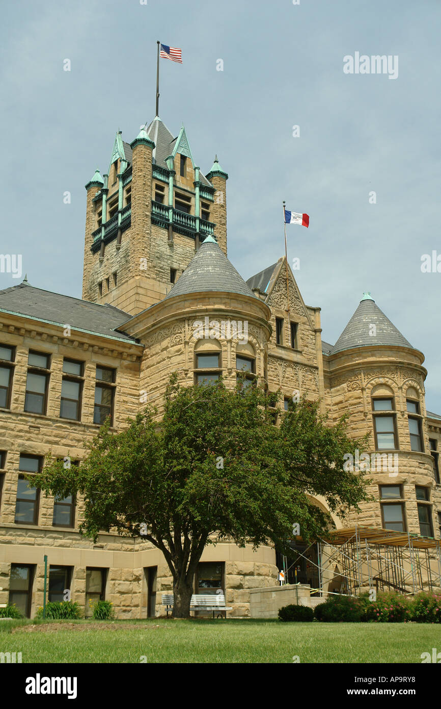 Johnson county courthouse hi-res stock photography and images - Alamy