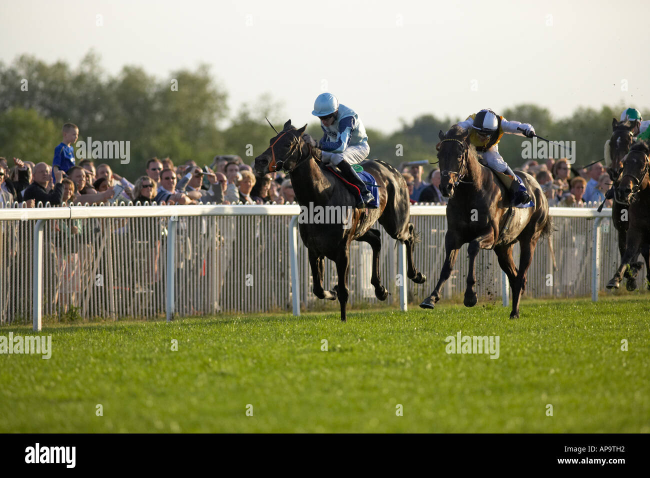 Windsor racecourse hi-res stock photography and images - Alamy