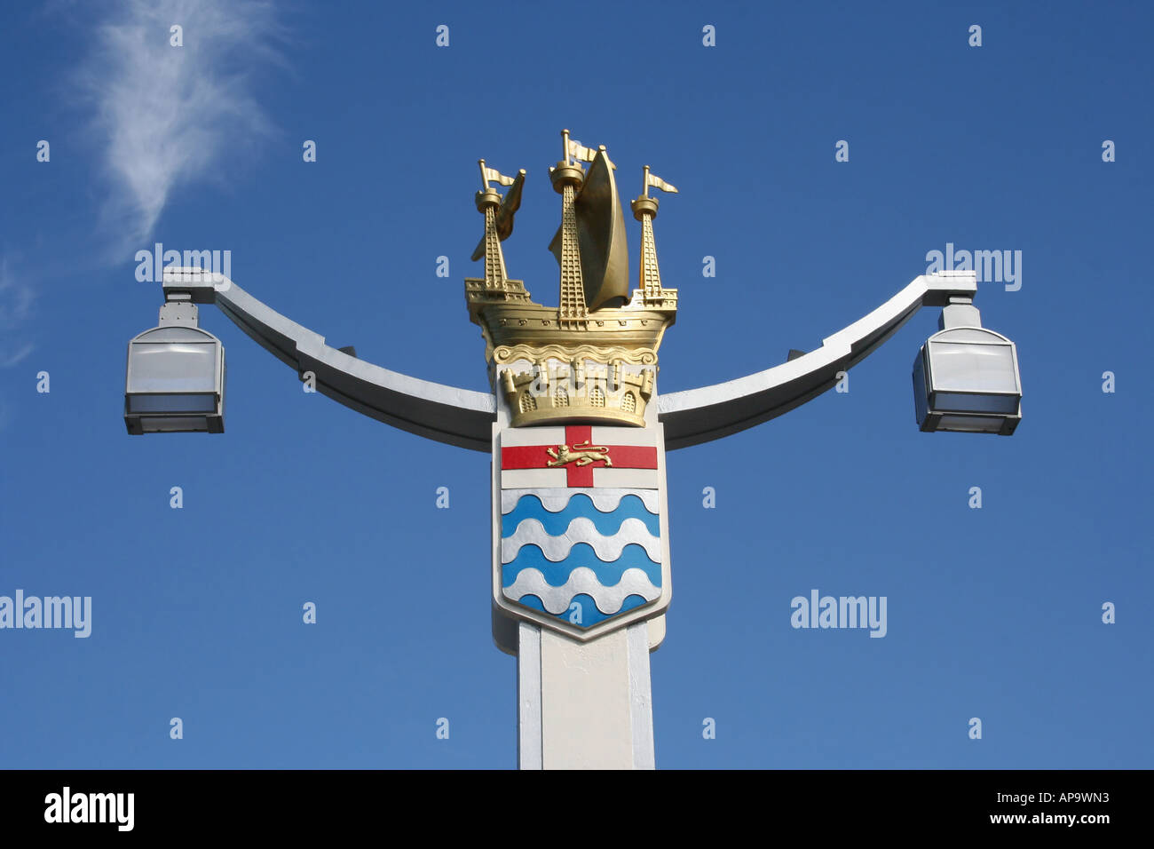 statue of golden ship and crest on lamp Chelsea bridge London August ...