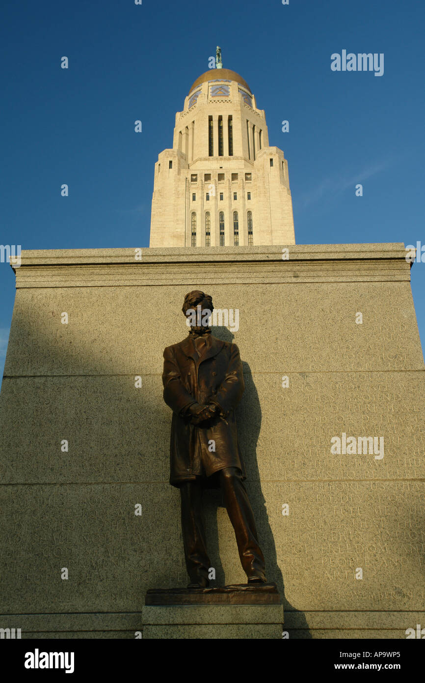 16th us president statue hi-res stock photography and images - Alamy