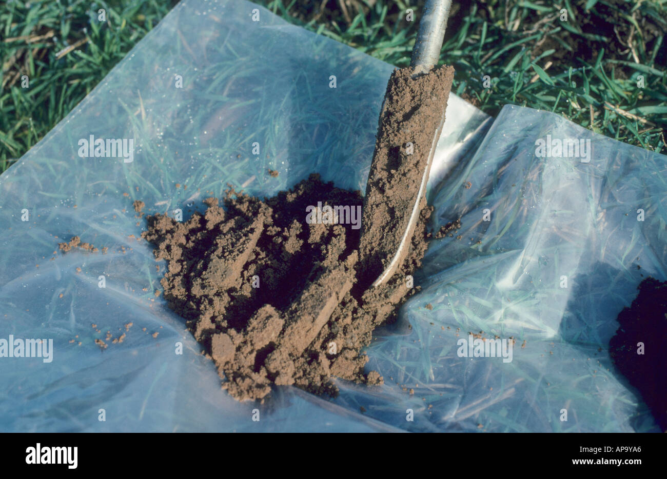 Soil sample hi-res stock photography and images - Alamy