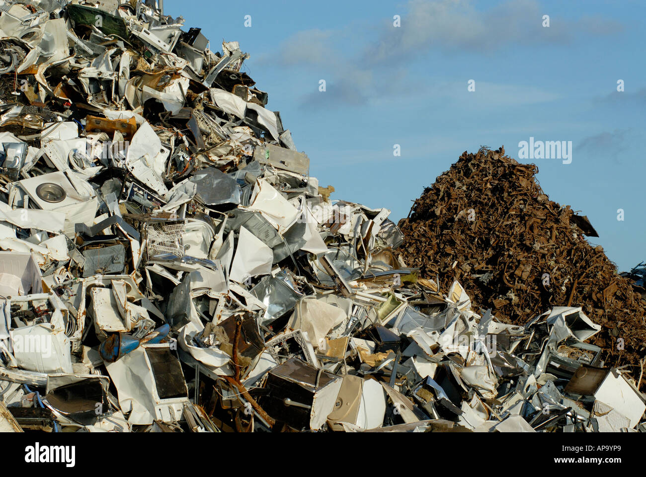 Scrapheaps of white goods rusten metal Stock Photo - Alamy