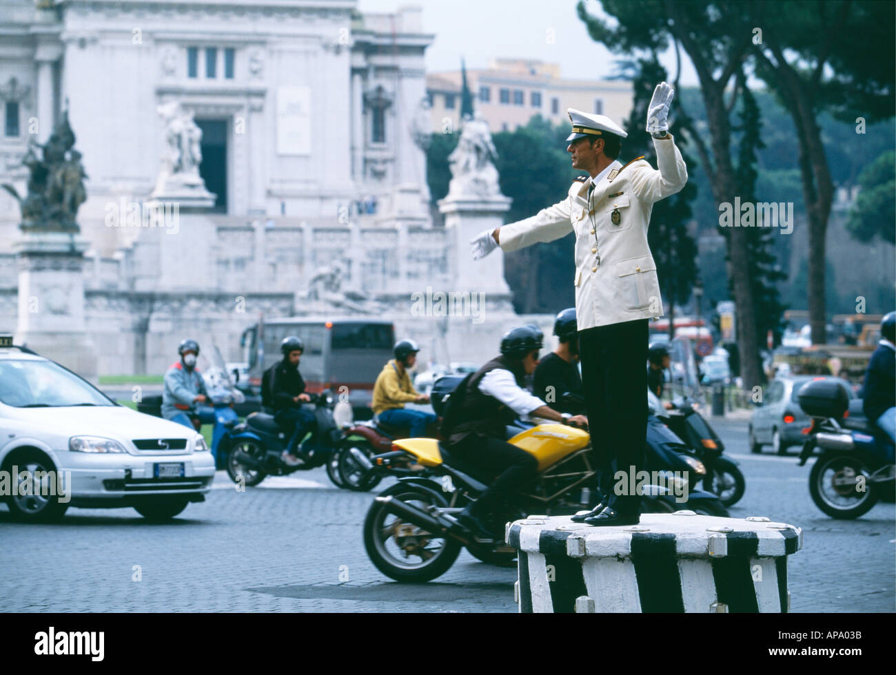 Traffic policeman piazza venezia rome hi-res stock photography and ...