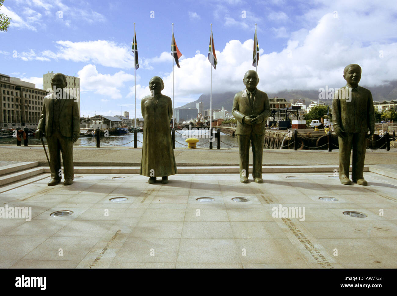 Nelson mandela statue nobel square hi-res stock photography and images ...