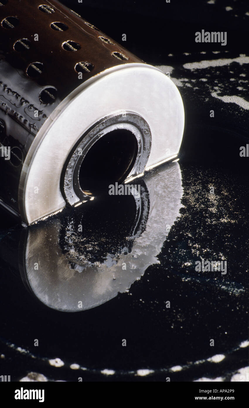 Old oil and oil filter Stock Photo - Alamy