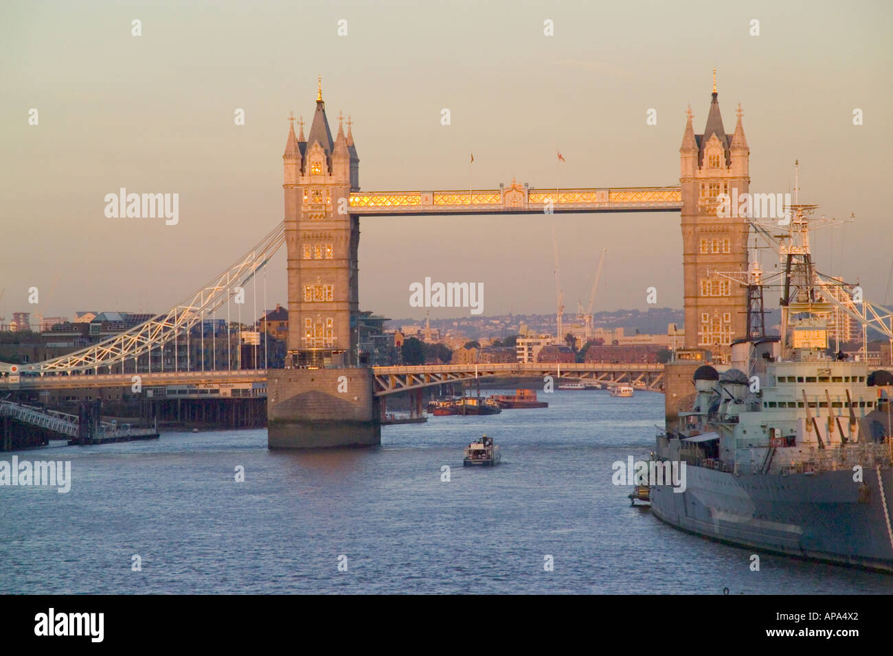 Pool of london hi-res stock photography and images - Alamy