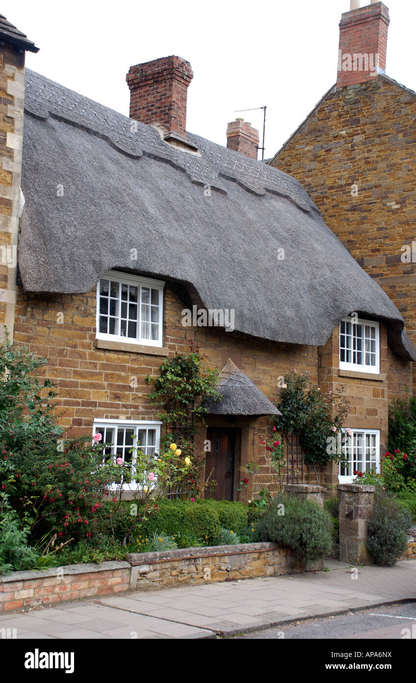 Thatched cottage in Uppingham, Leicestershire Stock Photo - Alamy