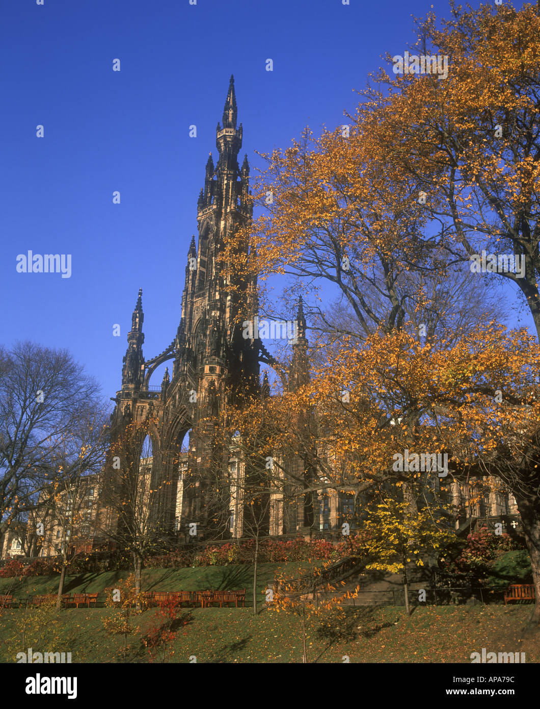 Edinburgh the scott monument hi-res stock photography and images - Alamy