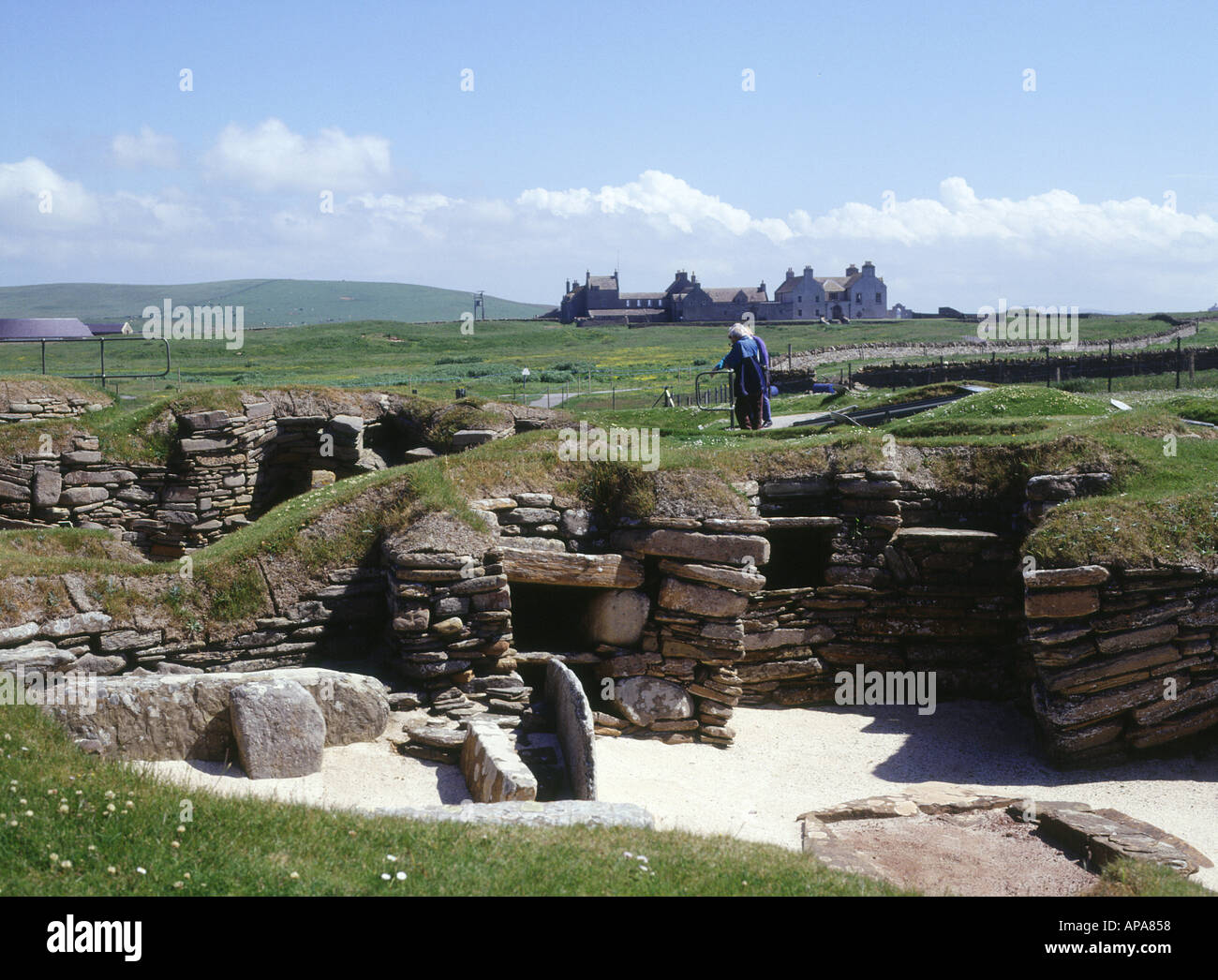 dh SKARA BRAE ORKNEY Tourists Neolithic village prehistoric house ruins ...